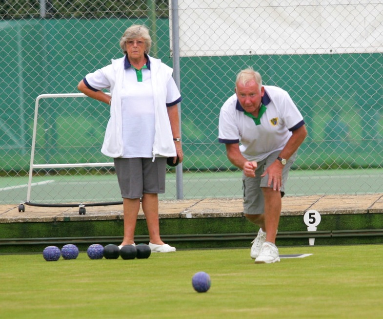 South Petherton Bowling Club - Playing Bowls